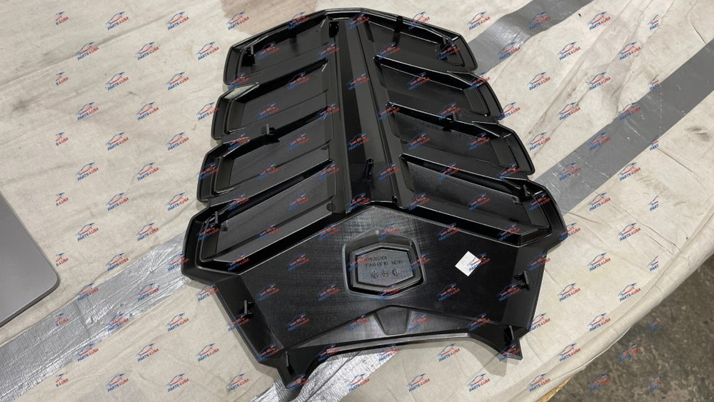 Lamborghini URUS Engine cover with Emblem V8, Part number: 72435381